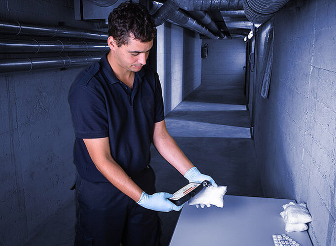 Cora 100 | HANDHELD RAMAN SPECTROMETER - unival group