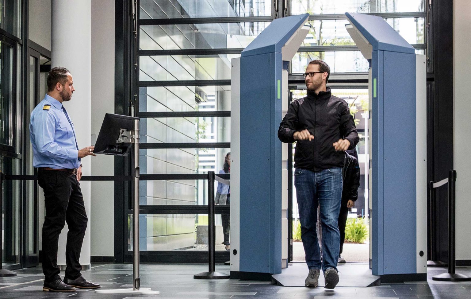 R&S®QPS Walk2000 | SECURITY SCANNER